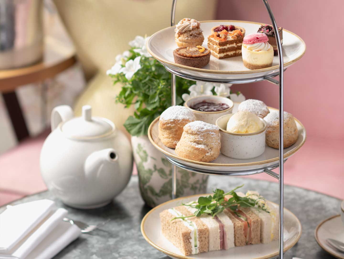 Pourquoi les anglais aiment le thé : histoire et explications